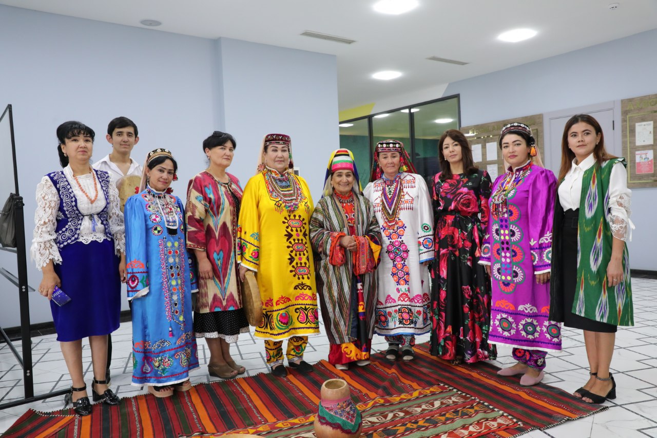 “Milliy liboslar – millat koʻzgusi” | "Surxon tongi" va "Zarya Surxana"